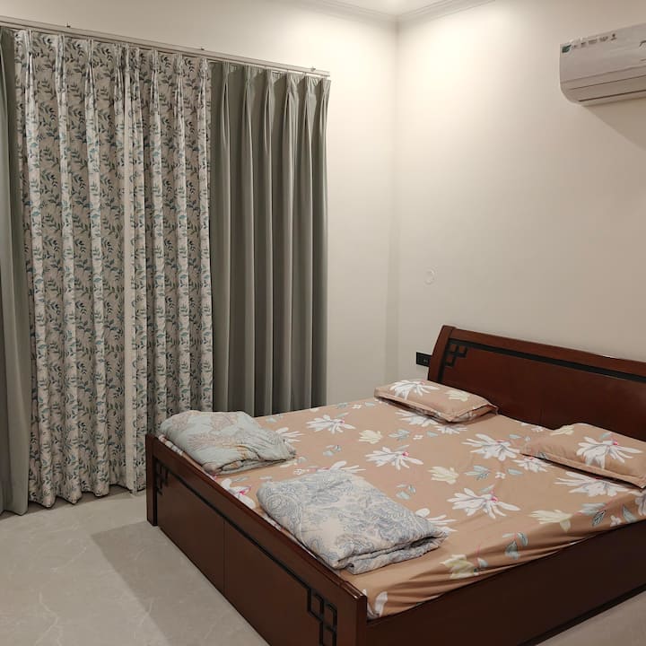 Serene Villa 36 | Emerald Suite | Cozy Retreat - Chandigarh