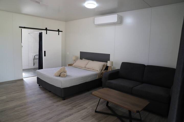 Jabiru Studio 2 - Adelaide River