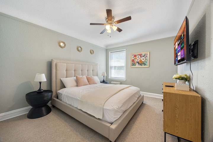 Explore Chicago! | King Bd Near Train | Near Shops - Oak Park