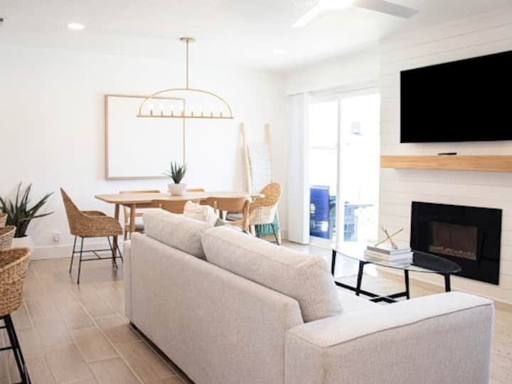 Stylish & Remodeled W Pool - Fresno, CA