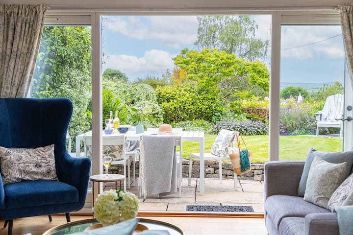 Charming Village Cottage Between Coast & Dartmoor - Buckfastleigh