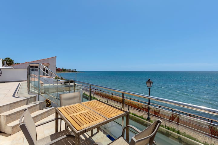 First Row Beach Villa - Estepona