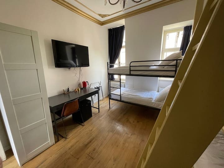 5-person Private Ensuite (Non-balcony) - 阿姆斯特丹