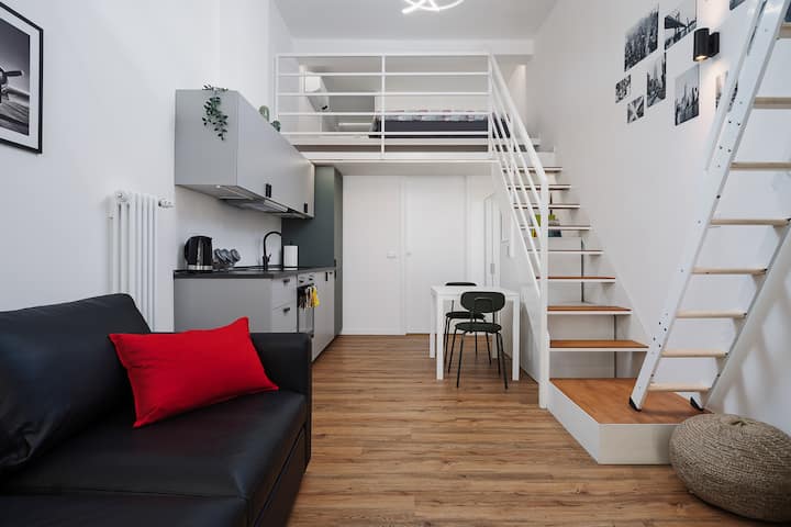 New - Loft 4 Pax - 50m From Metro - Private Entry - ميلانو