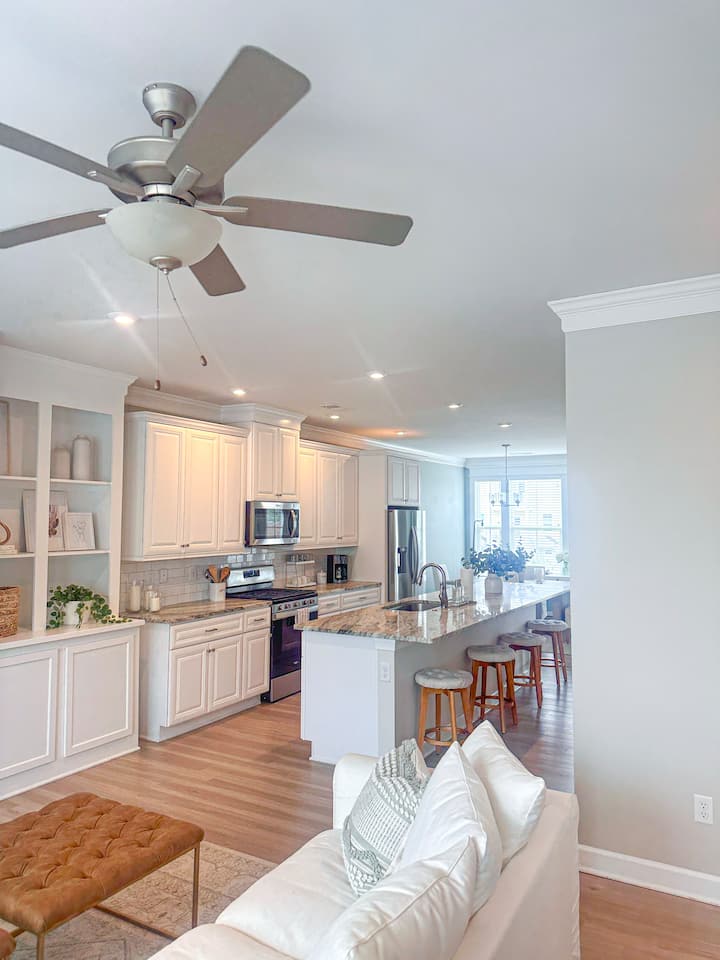 Lux Retreat - Steps To Beach - Virginia Beach, VA
