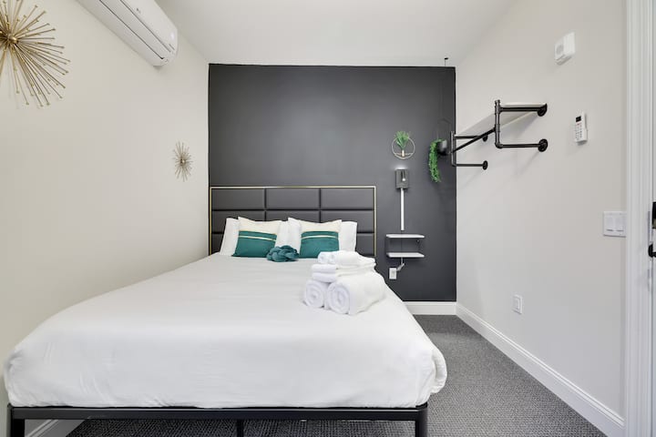 The Lackawanna House - Queen 203 - Pocono Mountains, PA