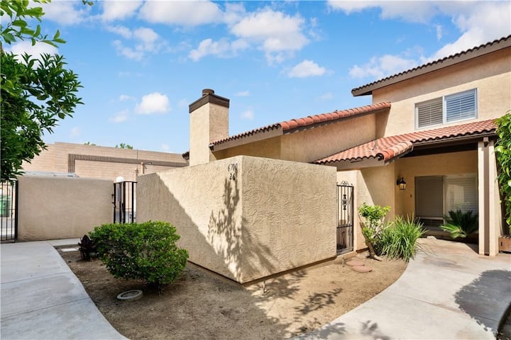 The Cozy Spot 2br - 1.5bth - 2 Beds Condo - Bakersfield, CA