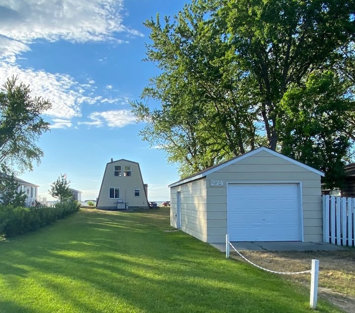 Lake Poinsett Lakeside Bungalow - Lake Poinsett, SD