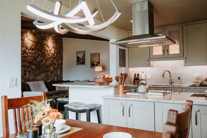 The Cozy Condo With Views Of Lake And Mountains - Dillon, CO