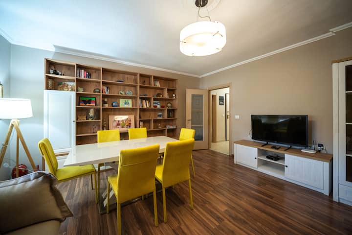 "Feels Like Home" 2 Bdr Apartment In City Center - Tirana