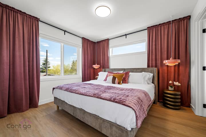 Pretty In Pink | Hot Tub | 10 Min To Wem | Kingbed - Edmonton
