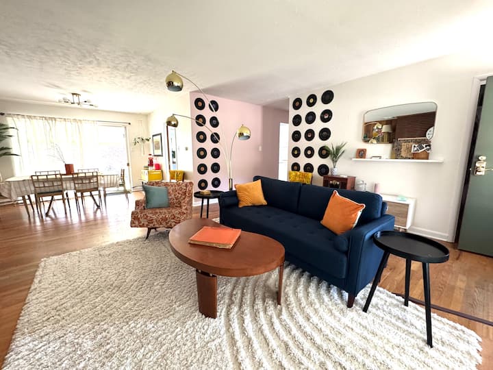 3 Bd Retro Fam&pet Friendly Home In Lower Skyway - Colorado Springs, CO