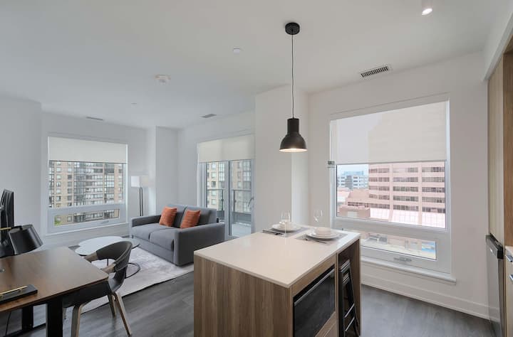 2 Bed/2 Bath Furnished Condo–near Square One! - Mississauga