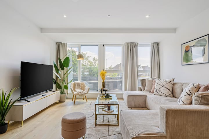 Modren Apartment With Parking, Gym & Cinema Room - キングストン・アポン・テムズ