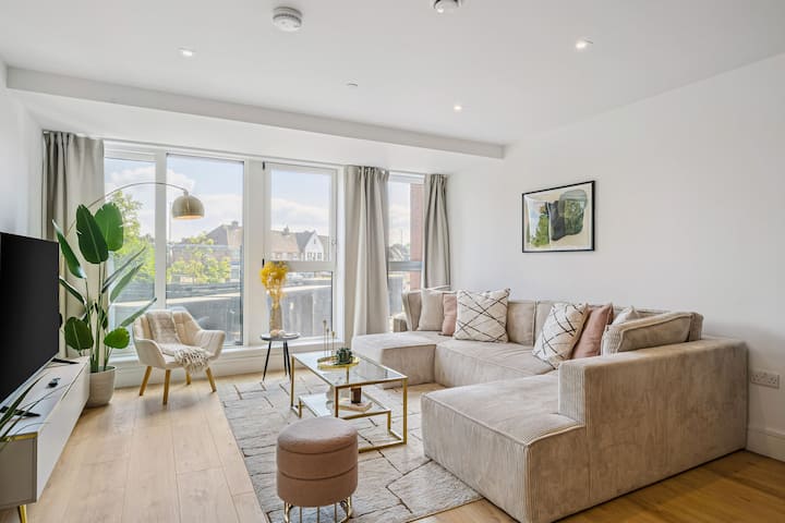 Luxury Apartment With Parking, Gym & Cinema Room - Kingston upon Thames