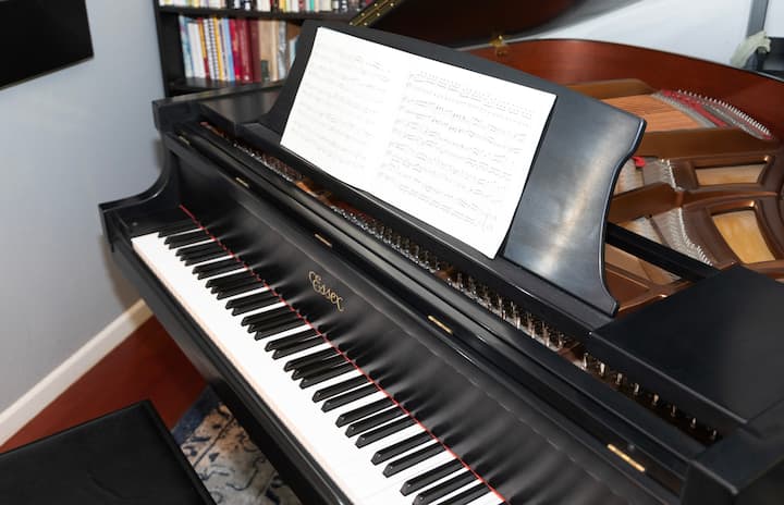 Music Lover’s Walkable Stay W/ Baby Grand Piano - Portland, OR