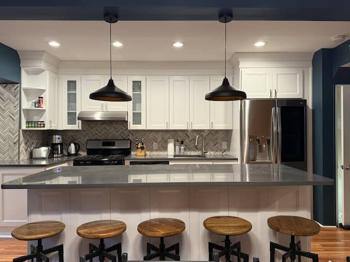Modern Home W Pool Mins Frm Nyc - Mount Hope - Bronx NY
