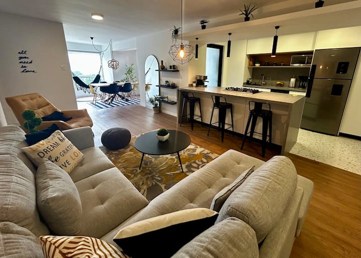 Casa Y Auto En Los Palos Grandes! By @Spaziomondo - Caracas