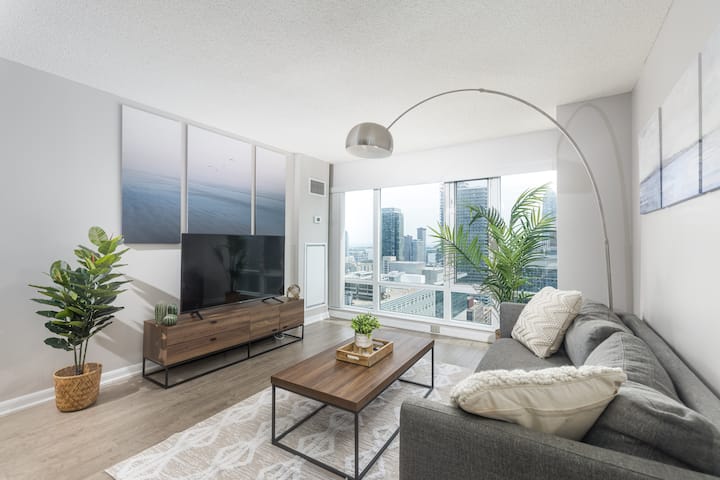 Steps To Dundas Square – Unbeatable Stay! - Toronto