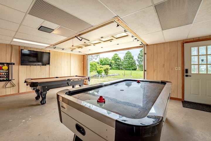 Game Room | 1.2 Miles To Lake | 5 Bedrooms - Shell Knob, MO
