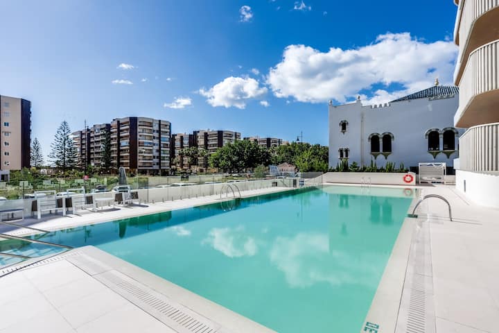 Apartment W/ Pool View & Beach Access - Fuengirola
