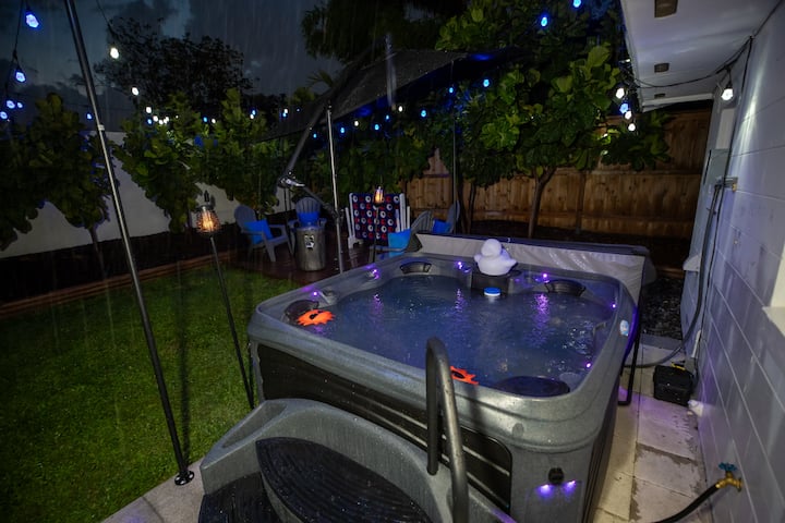 Eola Retreat + Private Hot Tub + Grill - Amway Center