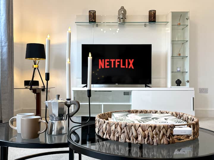 Heathrow 4br Home | Sleeps 6 | Free Parking - Staines-upon-Thames