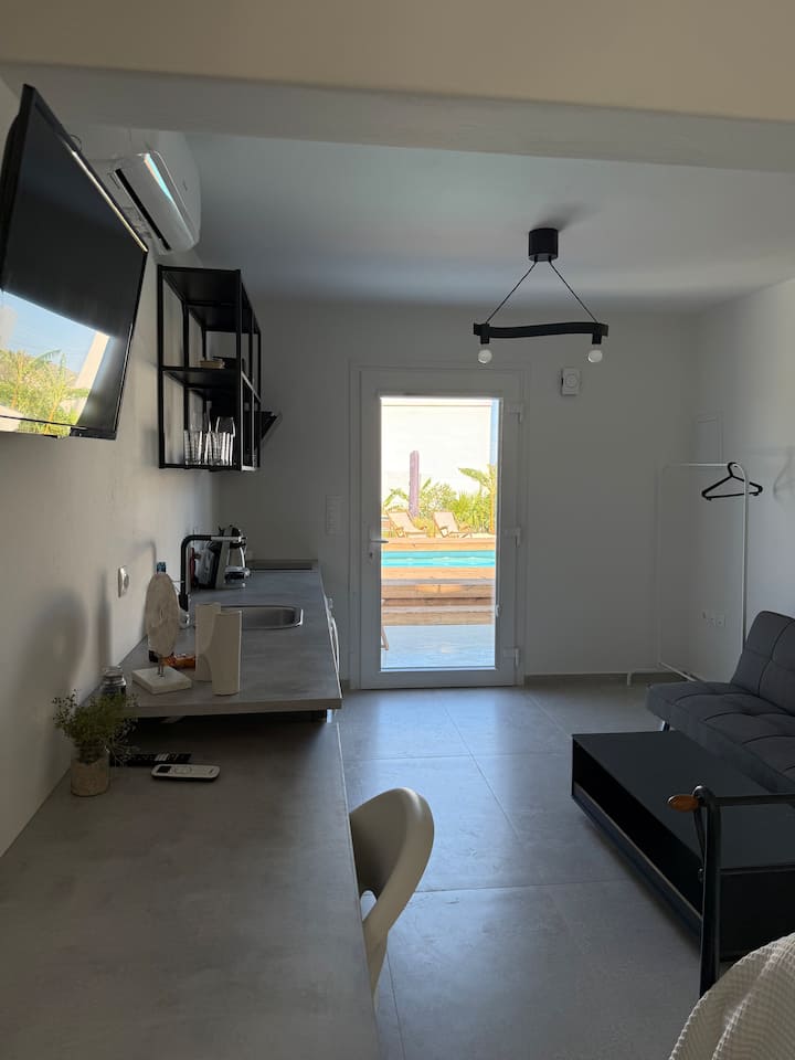 Minimal Cream Apartment Pool-front In Paros - Paros