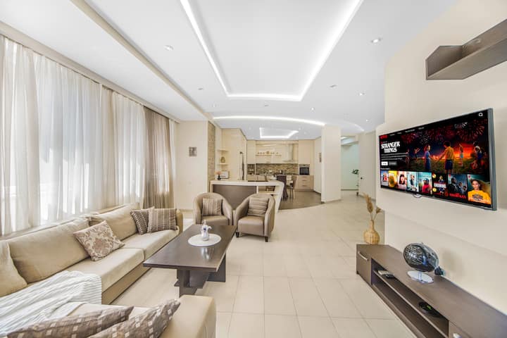 Republic Square Residence 3bdr/balcony/4/3-19 - Yerevan