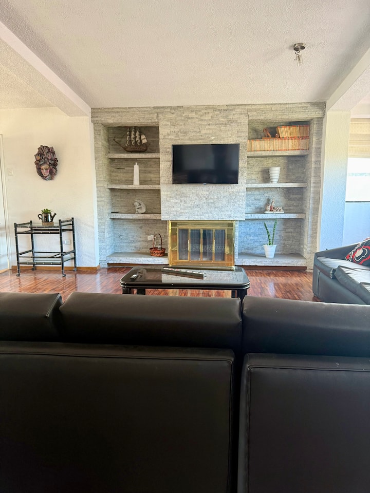 Cozy Apartment, Natural Light, Near The Us Embassy - Quito