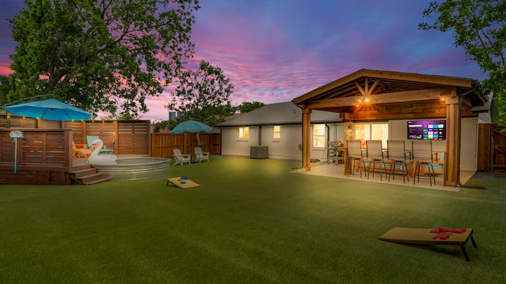 Cowboy Pool Lux Backyard Walk To Stadium - Arlington, TX