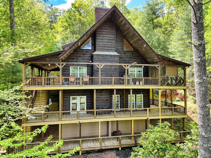 The Overlook - Fishable Pond, Hottub, Game Room - Suches, GA