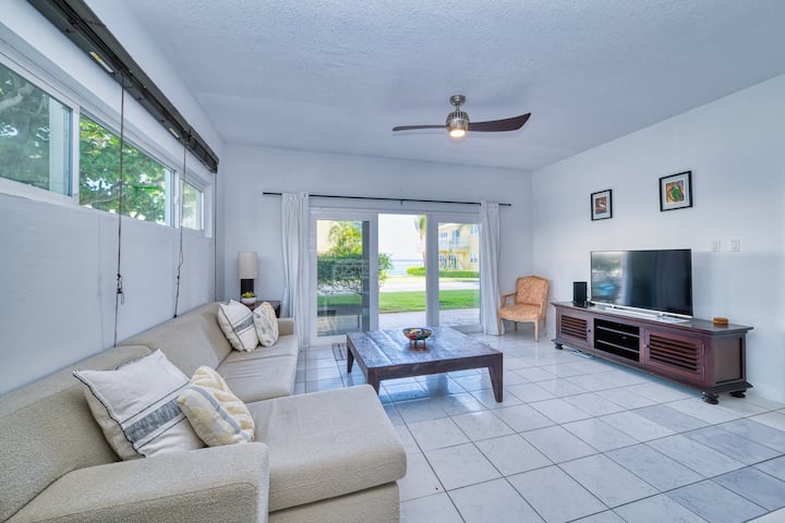 South Sound 2br | Beach Retreat W/ Pool & Patio - Cayman Islands