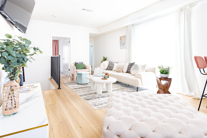 Spacious 3-level House 8 Beds | Free Parking+patio - Los Ángeles, CA