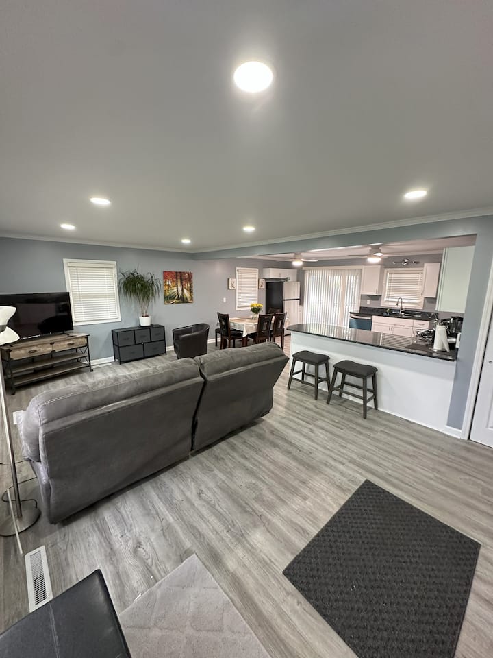 Beautiful Outdoor Lovers Dream Home - Kankakee, IL