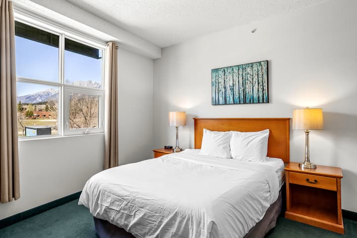 Cozy Hideaway W/ Mtn Views | Near Dt Canmore&banff - Canmore