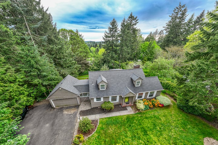 Spacious 4br Family Retreat W/ Beautiful Backyard! - Portland, OR