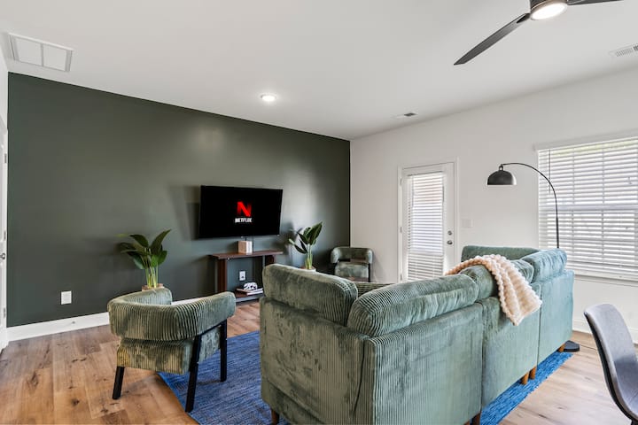 Luxe King 3br Townhouse—mins To Uptown Charlotte! - Steele Creek - Charlotte