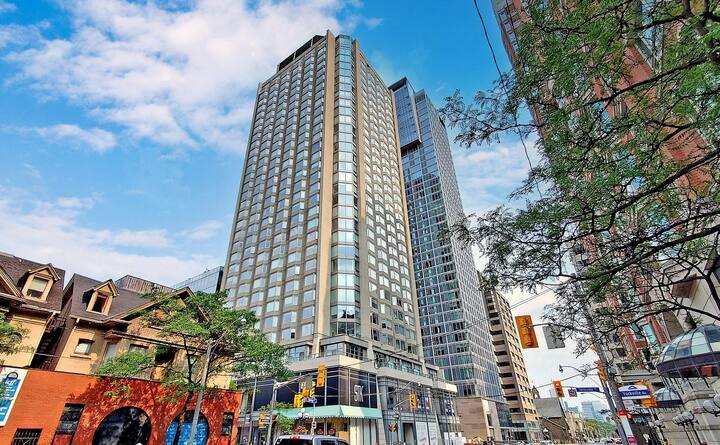 Trendy Chic Yorkville Condo With Gym - Toronto