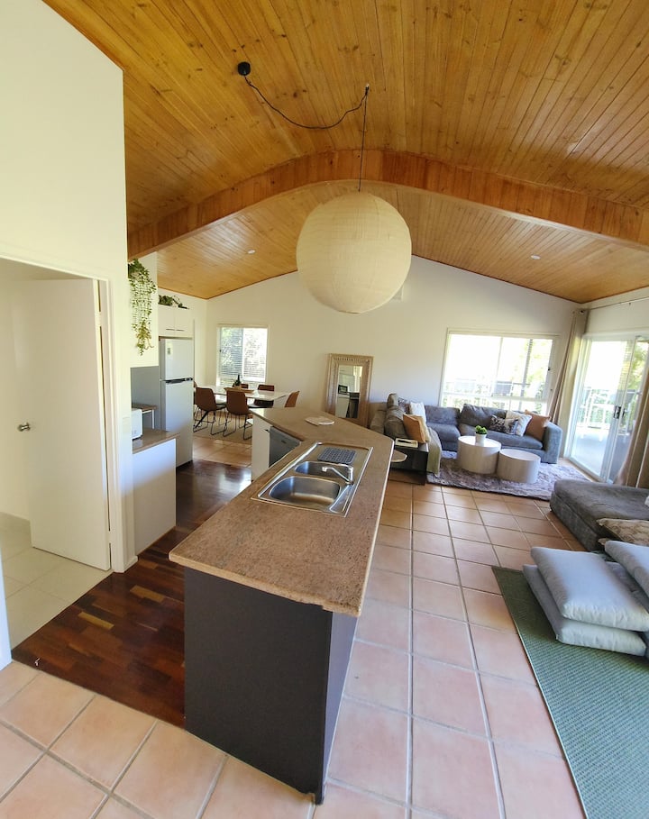 Quiet Coastal Retreat 5 Mins To Beachfront - Buderim