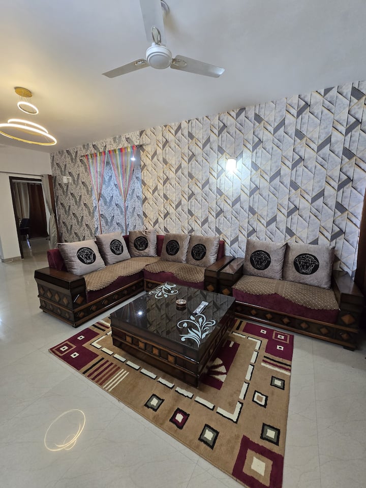 Meera Niwas Luxurious 2bhk  L 10 Mins Prem Mandir - Vrindavan