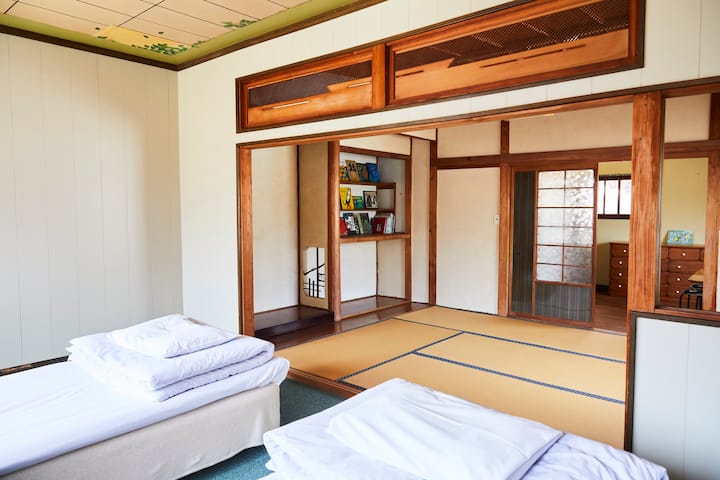 伯方島で暮らすように旅する -5名までグループ用個室/17畳・専用シャワー室トイレ付/ソルトハウス - 今治市