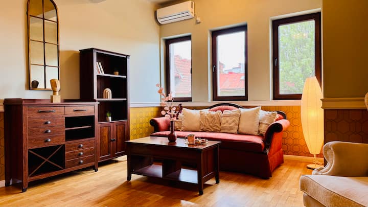 Stylish 2br Apartment | Steps From Piata Victoriei - Bucarest
