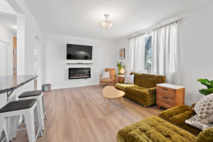 Cozy 2br Upper Suite | Near U Of S & River - Saskatoon