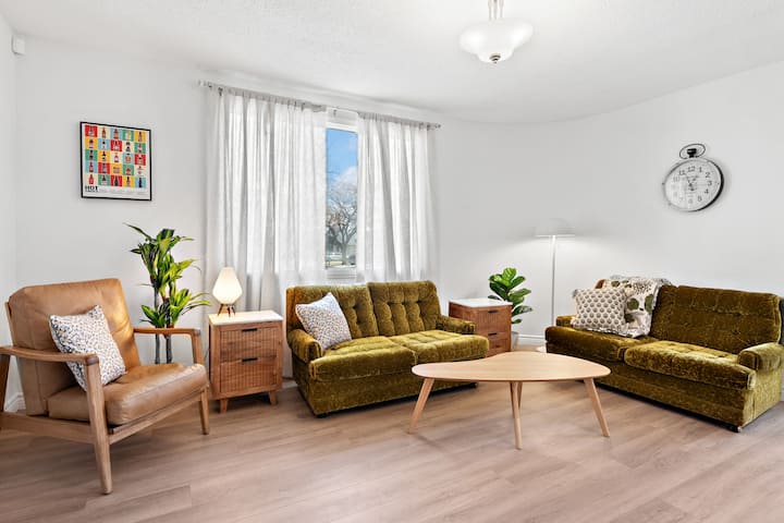 Near U Of S & River | Cozy 2br Upper Suite - Saskatoon