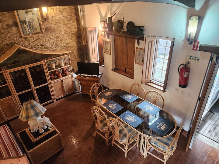 Casa D. Afonso Henriques - Oleiros