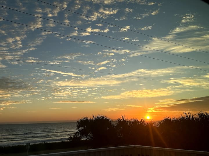 Sea Breeze Haven 3br House: Ocean Views + Beach - Flagler Beach, FL