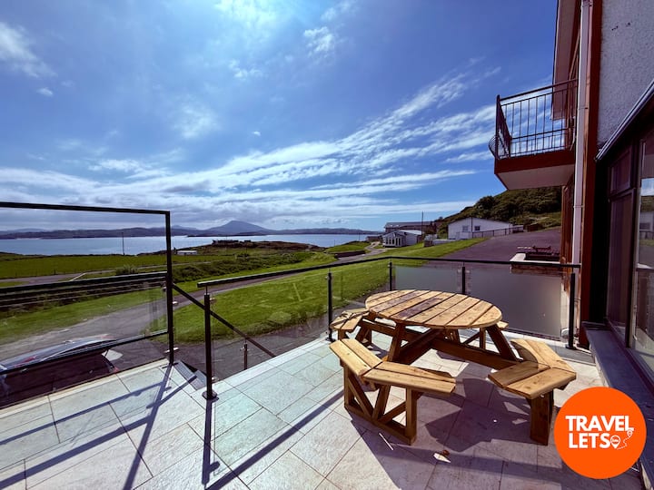 Atlantic View Retreat, Sleeps 6, Pet Friendly - Dunfanaghy