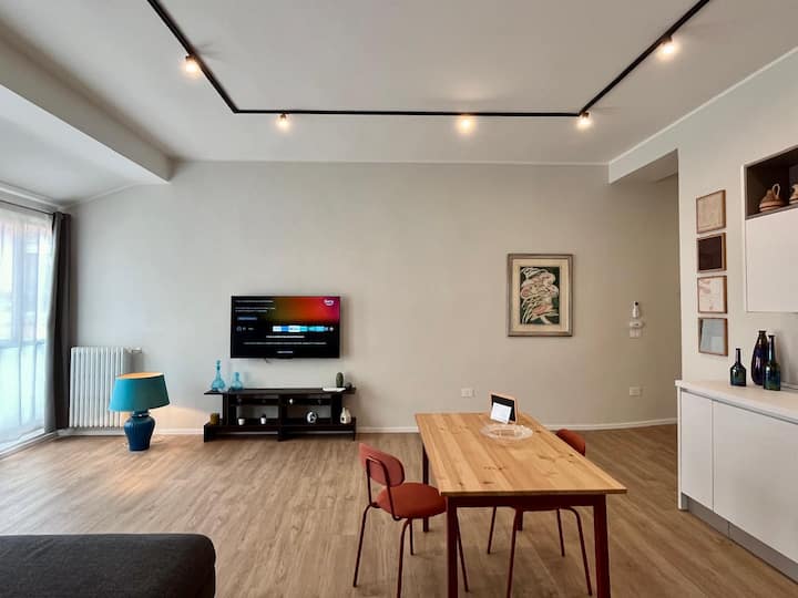 Apartment With Large Living And Private Parking - Brindisi