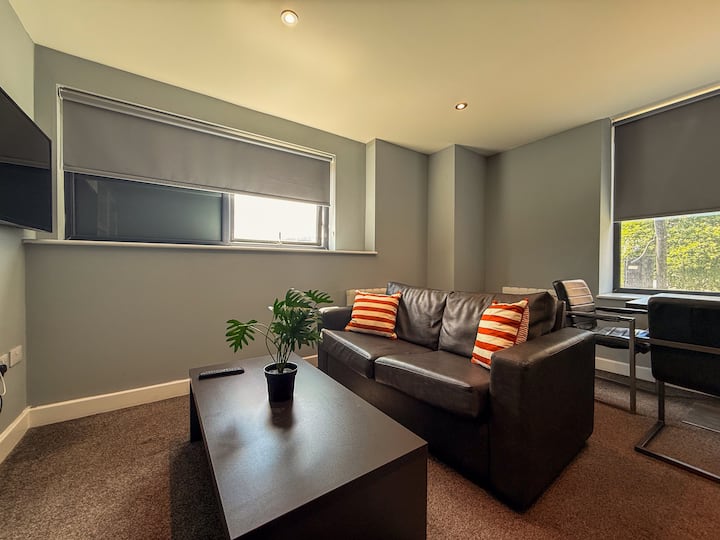 Modern Central Apartment - Sleeps 4 + Parking - Gateshead